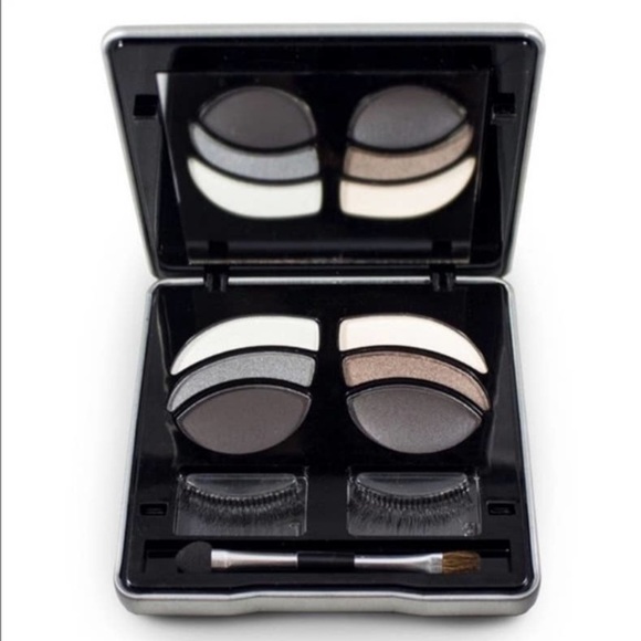 ME Makeover Essentials | Makeup | Makeover Essentials Lashing Out Kit ...